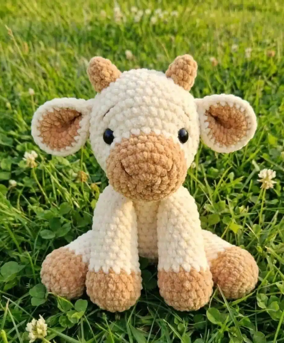 Velvet Yarn Cow Amigurumi Pattern – Soft Plush Crochet Cow
