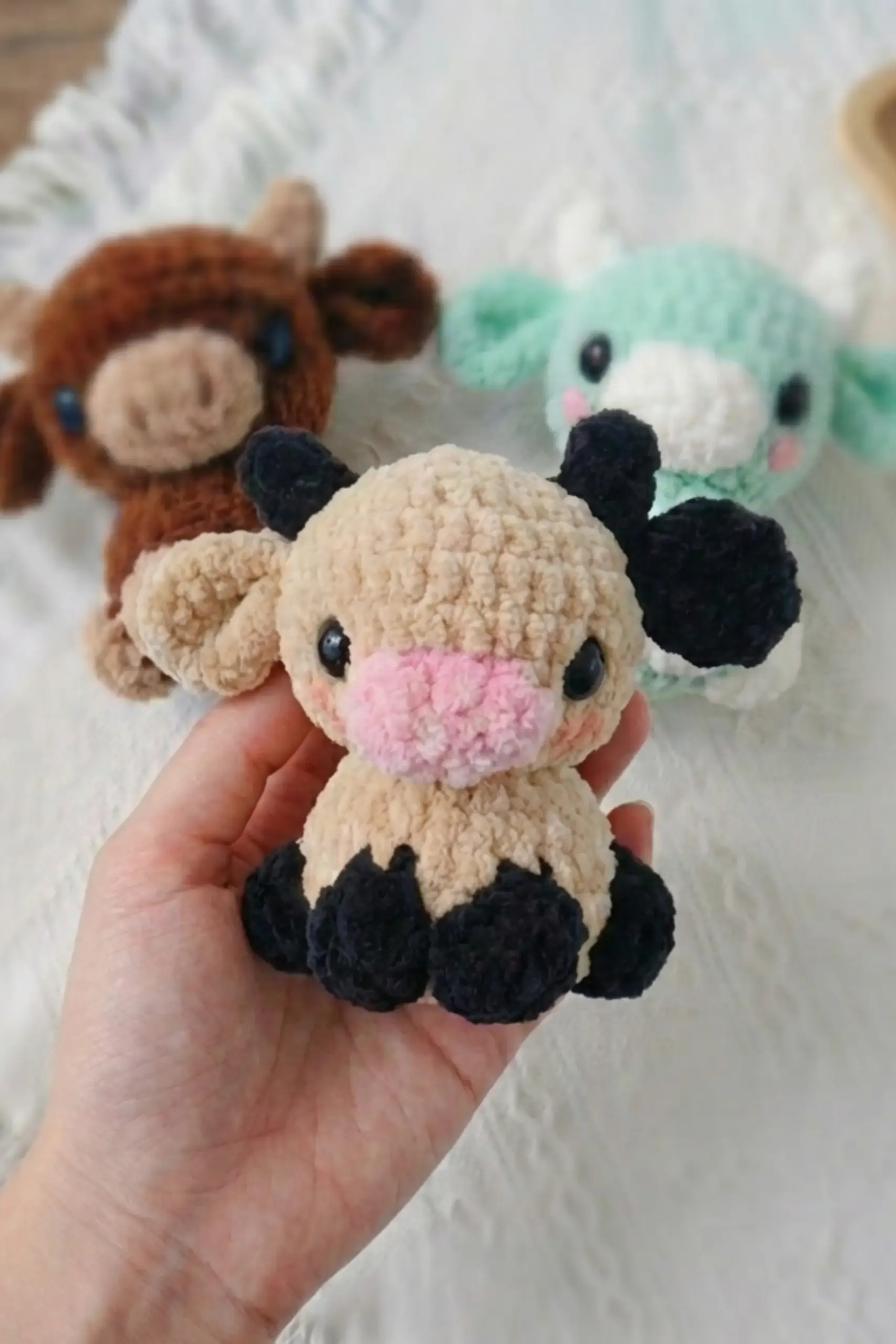 Mini Cow Keychain Crochet Pattern – Easy 9 cm Plush Amigurumi